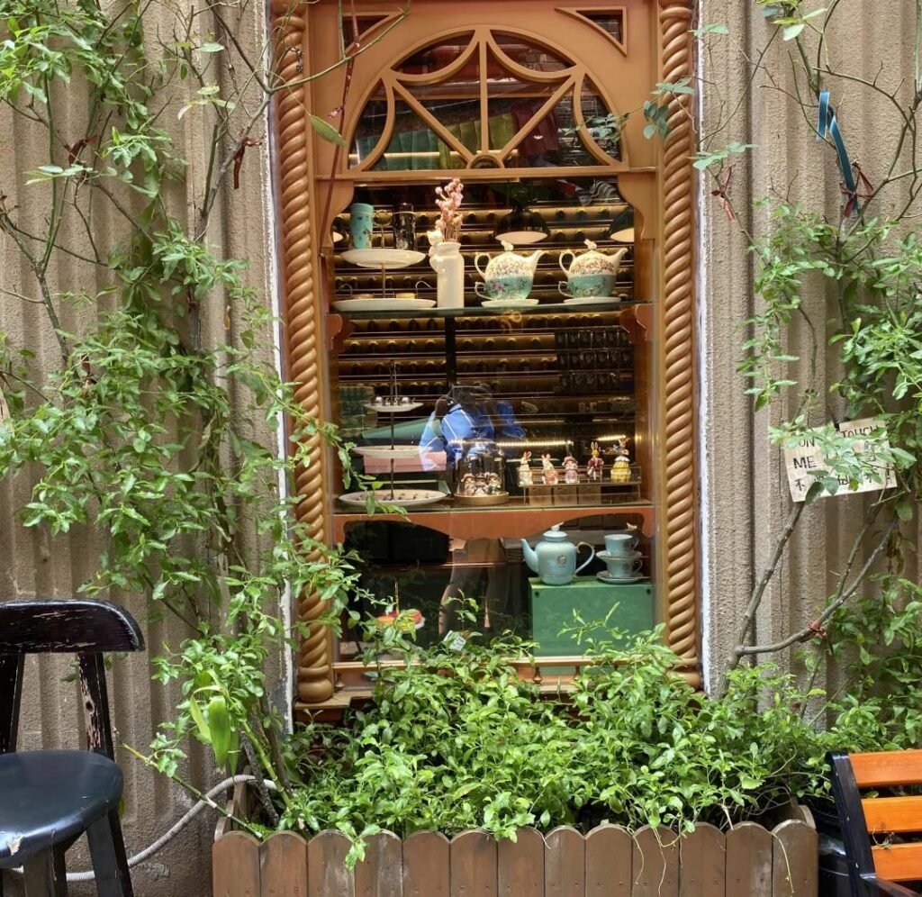 Explore Tianzifang: Art, Shopping & Local Eats